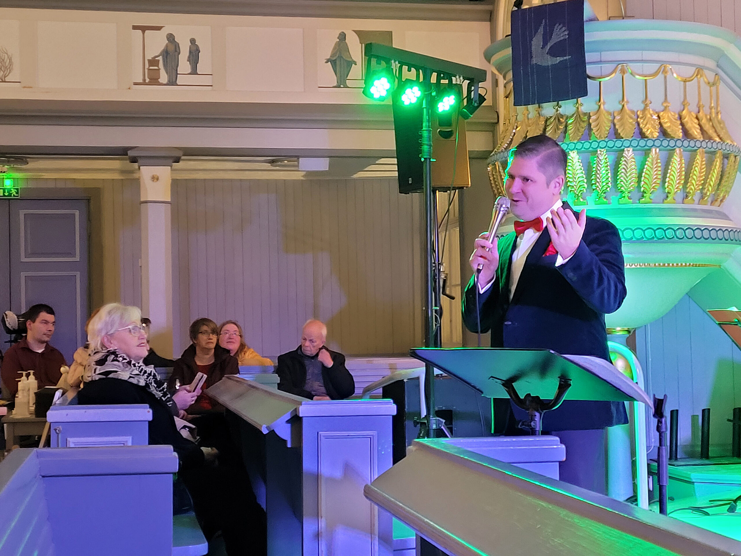 Leif Lindeman toi konsertissaan joulun pihtiputaalaisten sydämiin - Kotiseudun Sanomat